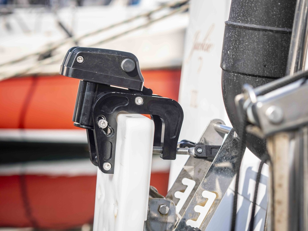 Mounting bracket for TEMO·1000 electric outboard motor
